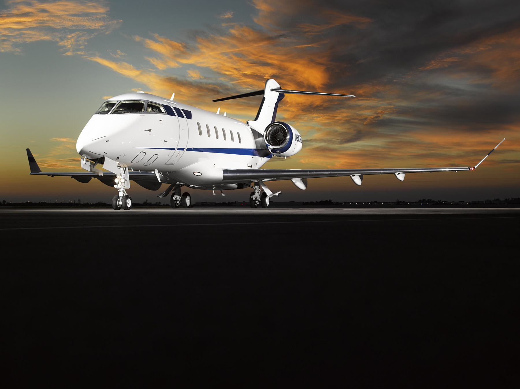 Bombardier Challenger 350 - N347FZ | Clay Lacy Aviation
