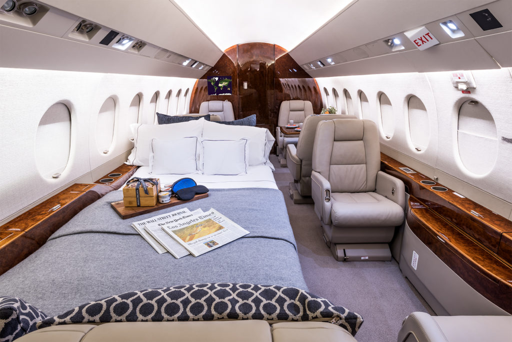 Dassault Falcon 2000EX EASy - N833JB | Clay Lacy Aviation