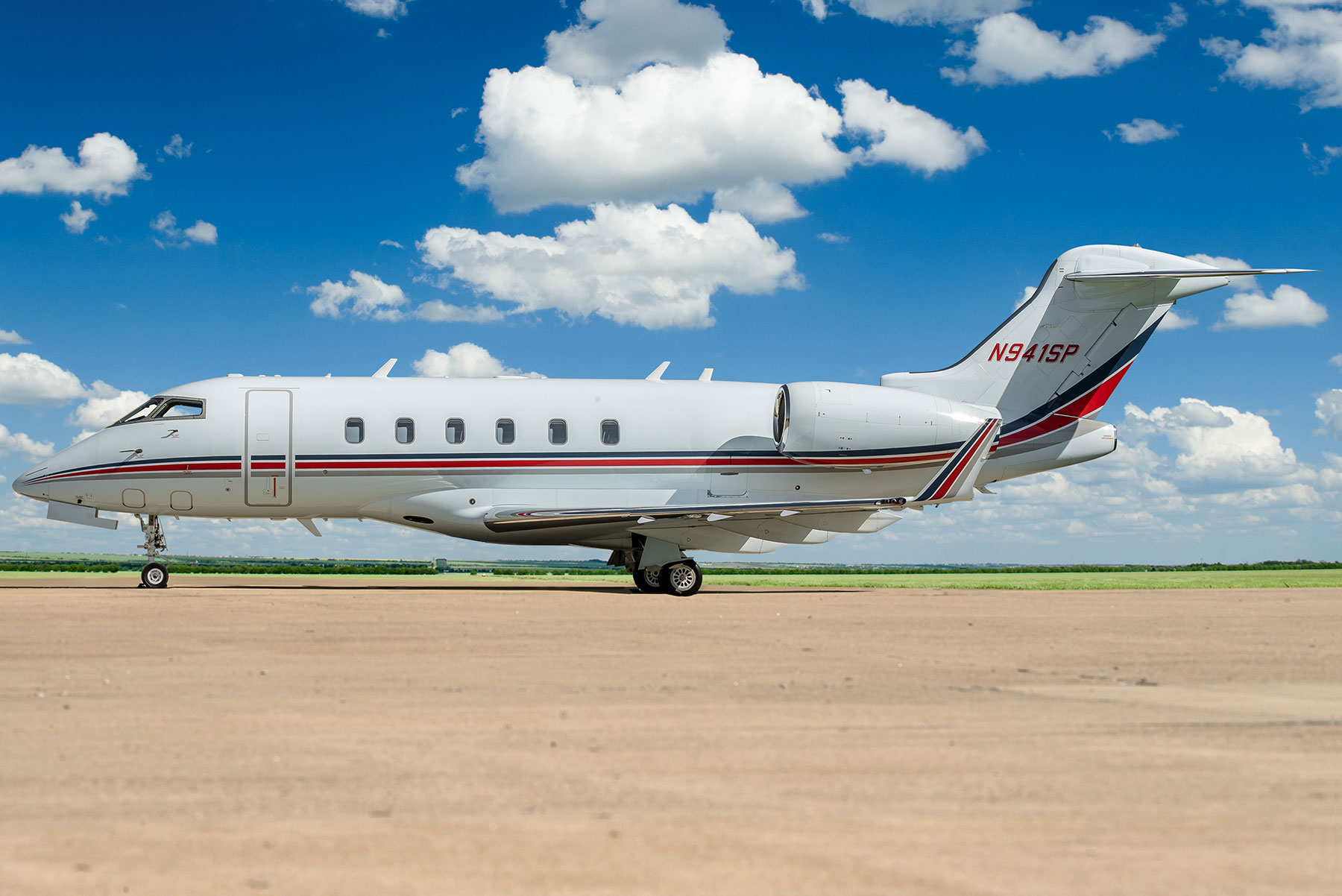 Bombardier Challenger 300 Specifications